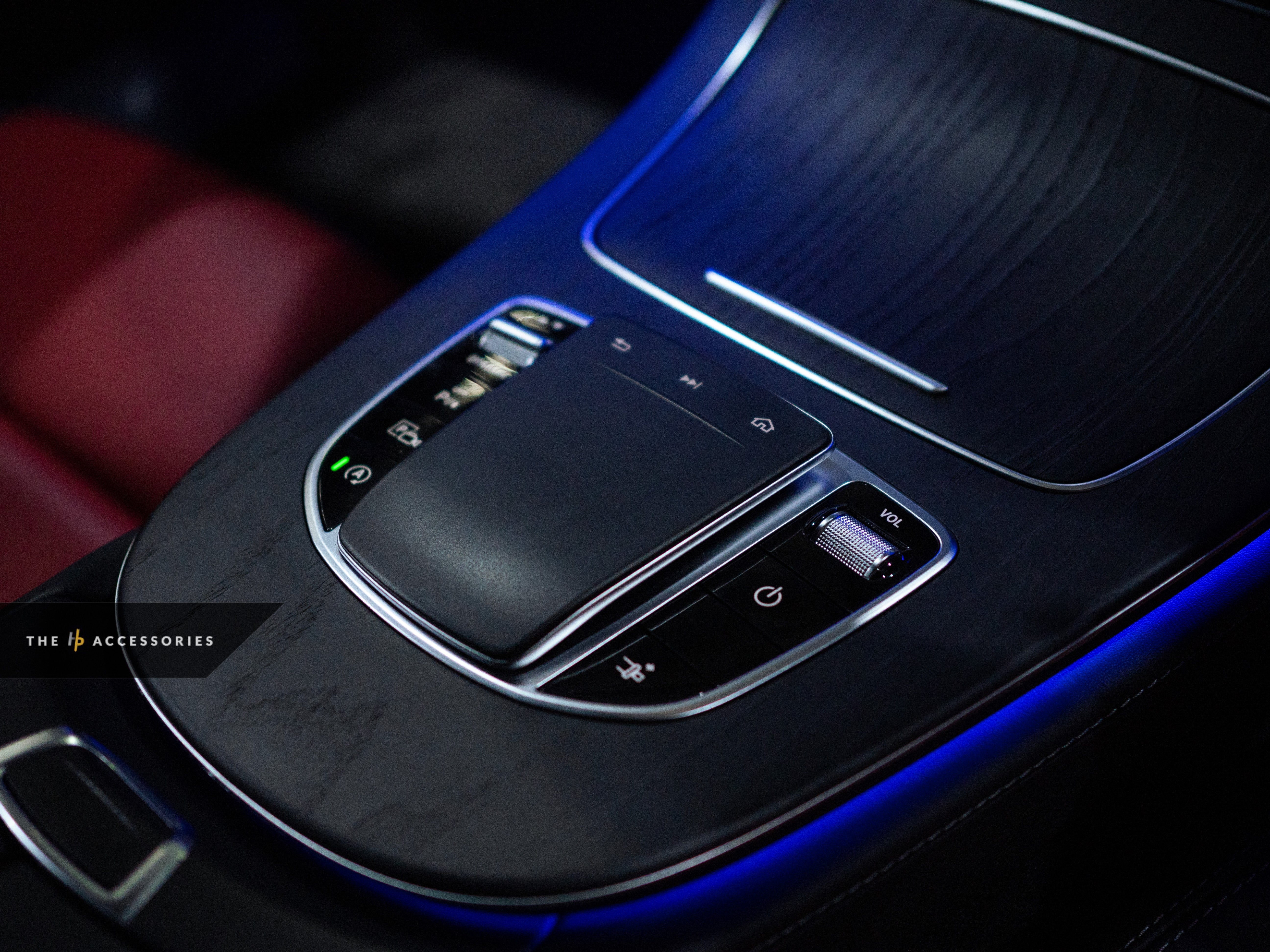 Mercedes Facelift Centre Console with Touch Pad – The HP Accessories