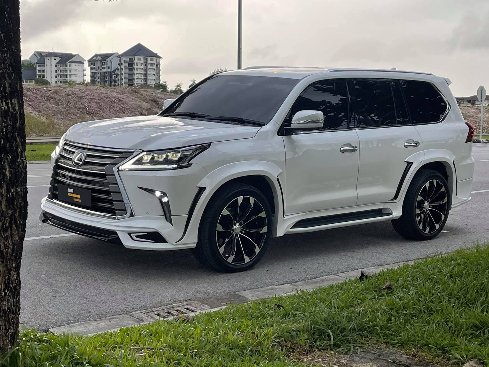 Lexus LX570 Full Conversion Kit – The HP Accessories
